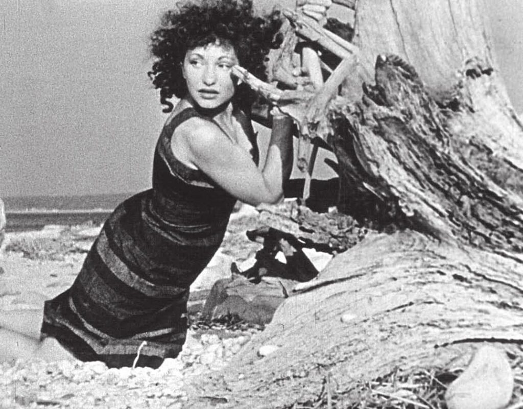 Et si on (re)découvrait Maya Deren, pionnière avant-gardiste et ...